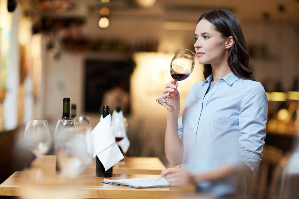 Sommelier para restaurante: Como funciona e como contratar?