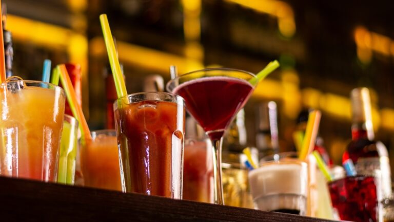 Ideias de drinks para bar: receitas para servir em seu bar
